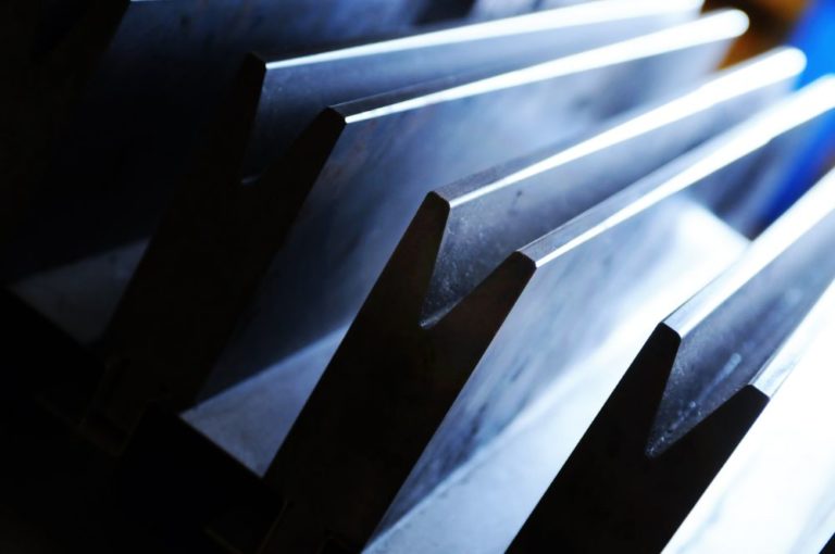 Kanten, zetten en buigen van metaal - Alles over bouw